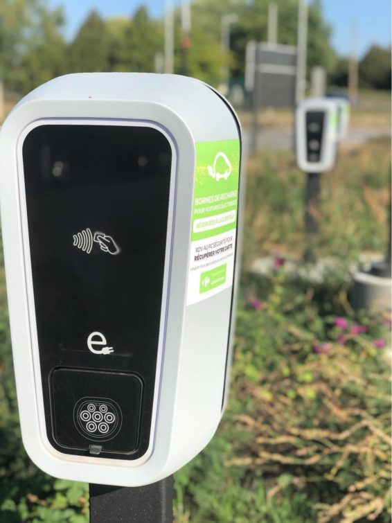 Solutions de recharge pour véhicules électriques pour les centres ...