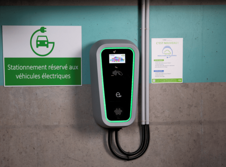 Designer and manufacturer of fast and rapid EV charging stations - e-Totem