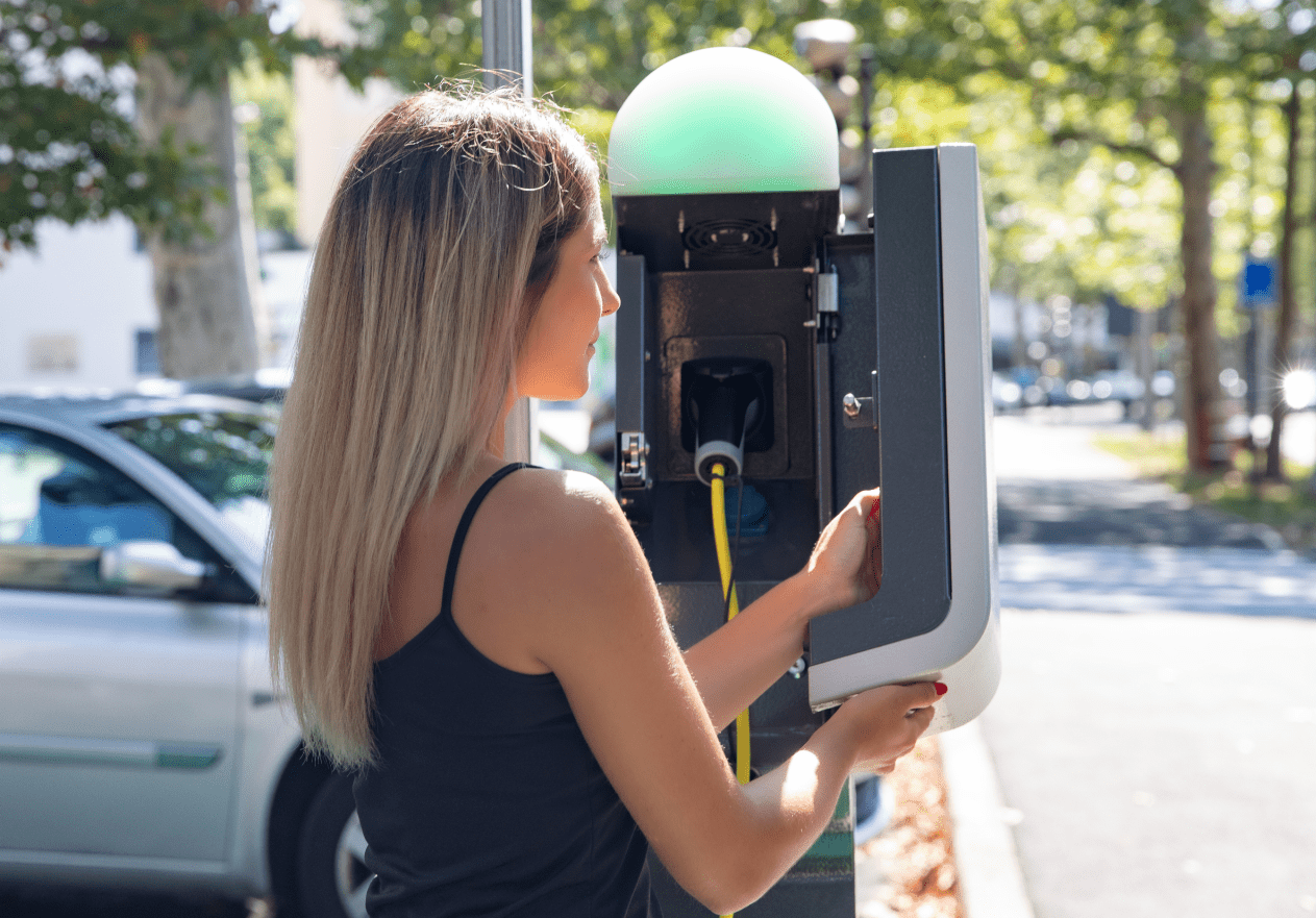 Borne de recharge e-Premium AC/DC (22/25 kW) - e-Totem I Bornes de recharge