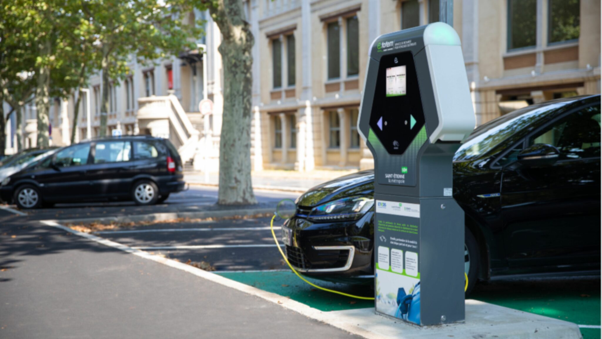 E-Totem, charging stations and solutions for electric vehicles.