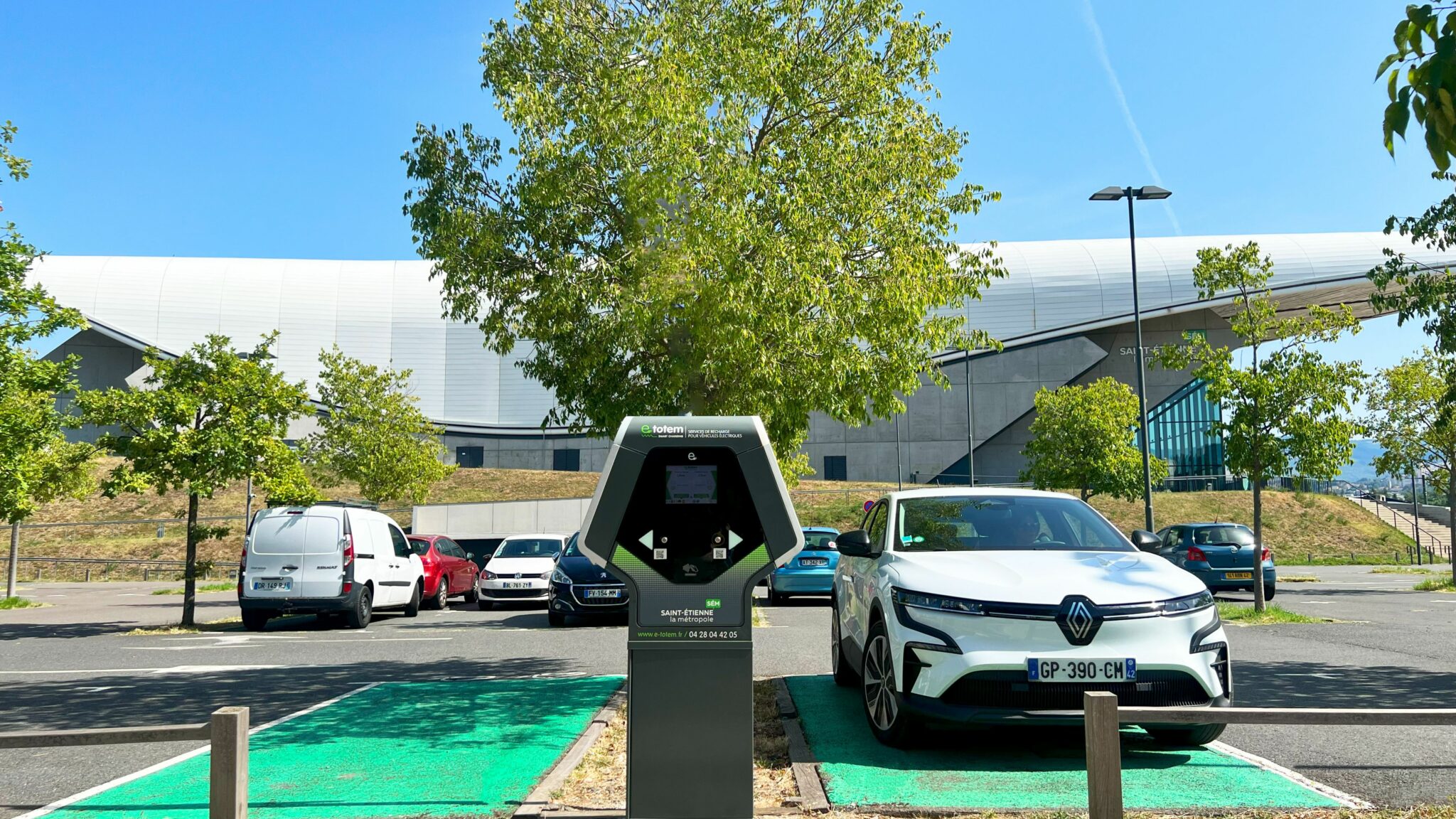 e-Totem, bornes et solutions de recharge pour véhicules électriques